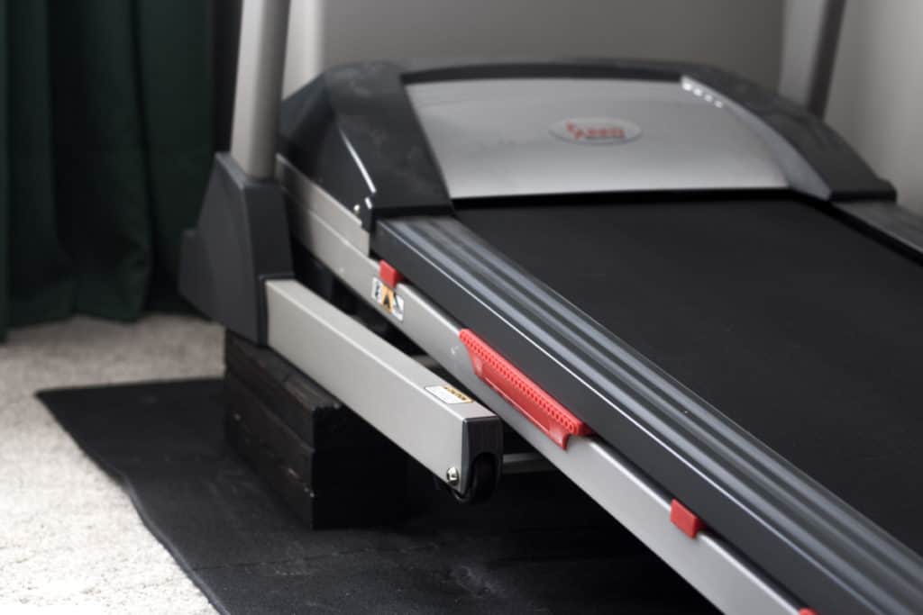Easy DIY Treadmill Incline Using 2x4s - PRACTICAL & PRETTY